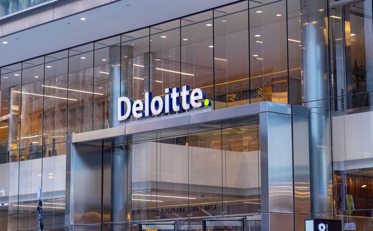 Rapporto con errori generati dall’AI: bufera su Deloitte in Canada ...