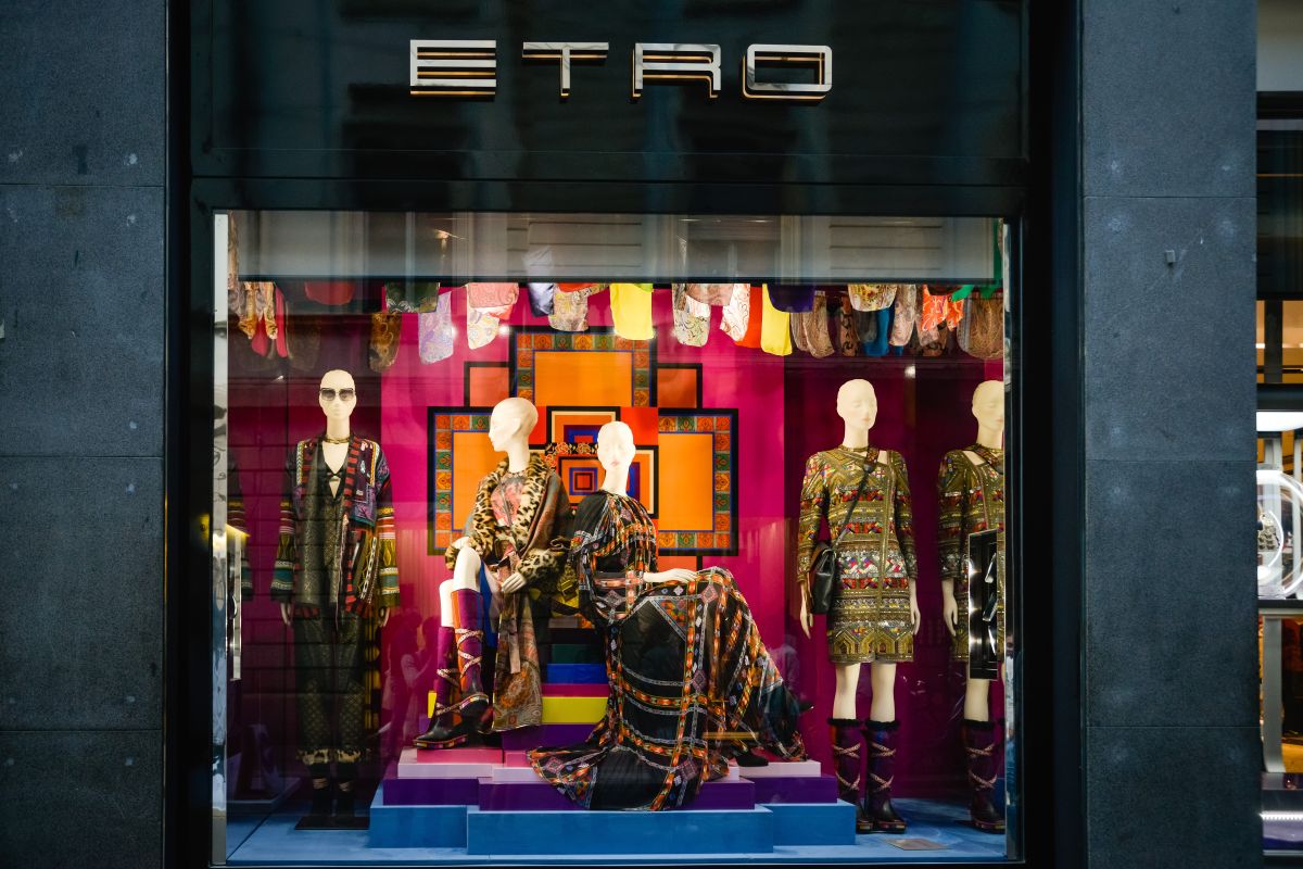 Da Milano a Tokyo: Etro evolve con un nuovo assetto azionario - Fortune ...